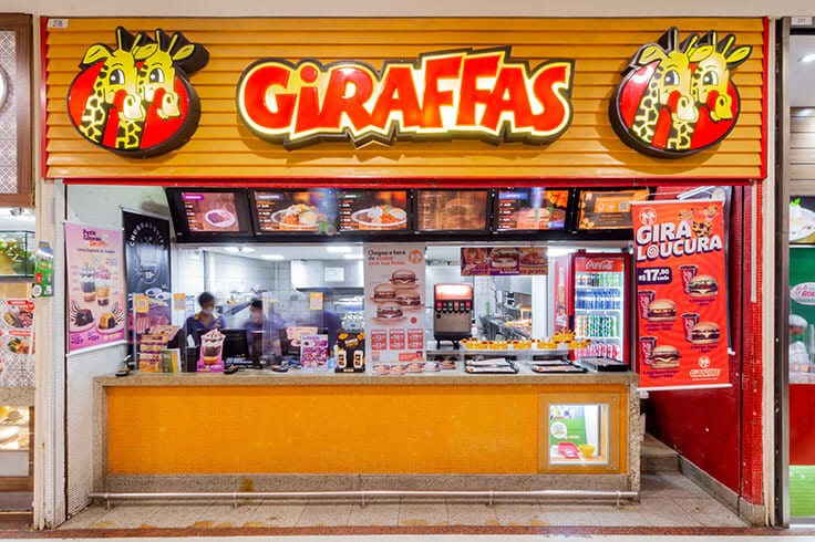 Giraffas completa 43 anos